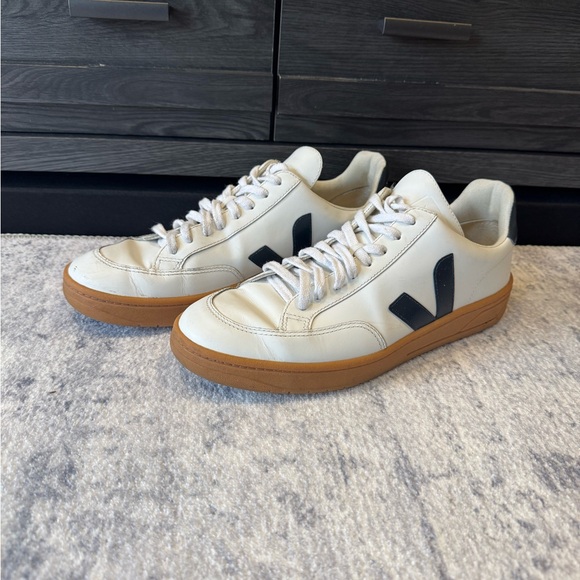 Veja | Shoes | Veja Mens V2 Sneakers | Poshmark